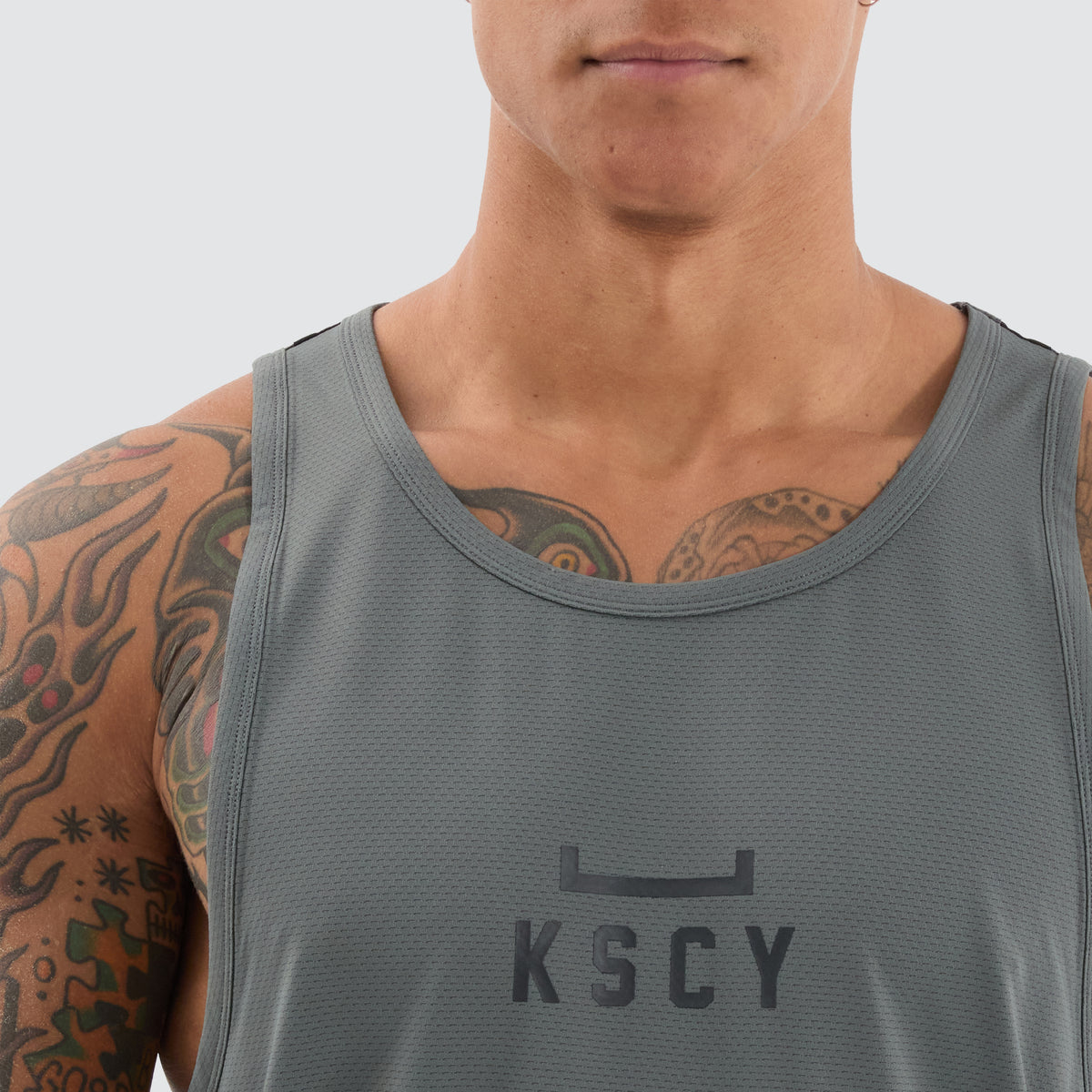 KSCY ACTIVEWEAR - Bolster Curved Hem Tank in Grey/Jet Black | Neverland ...